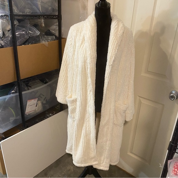 Pottery Barn | Intimates & Sleepwear | Pottery Barn Robe Women Med ...